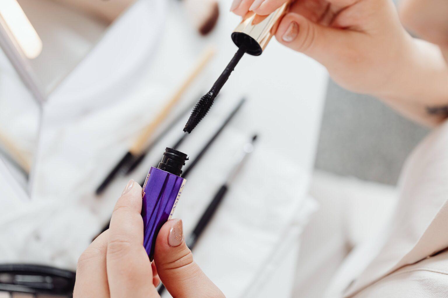 How do you make Mascara easily at Home? | Cosmetics Gears