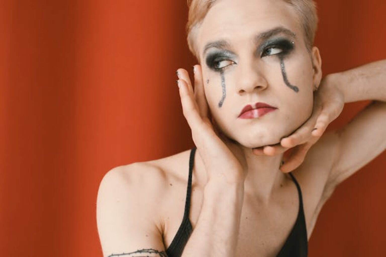 How To Achieve The Runny Mascara Look Quickly